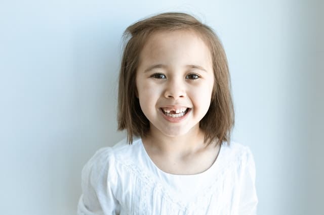 The Right and Wrong Way to Help a Loose Tooth | Healthy Smiles Children ...